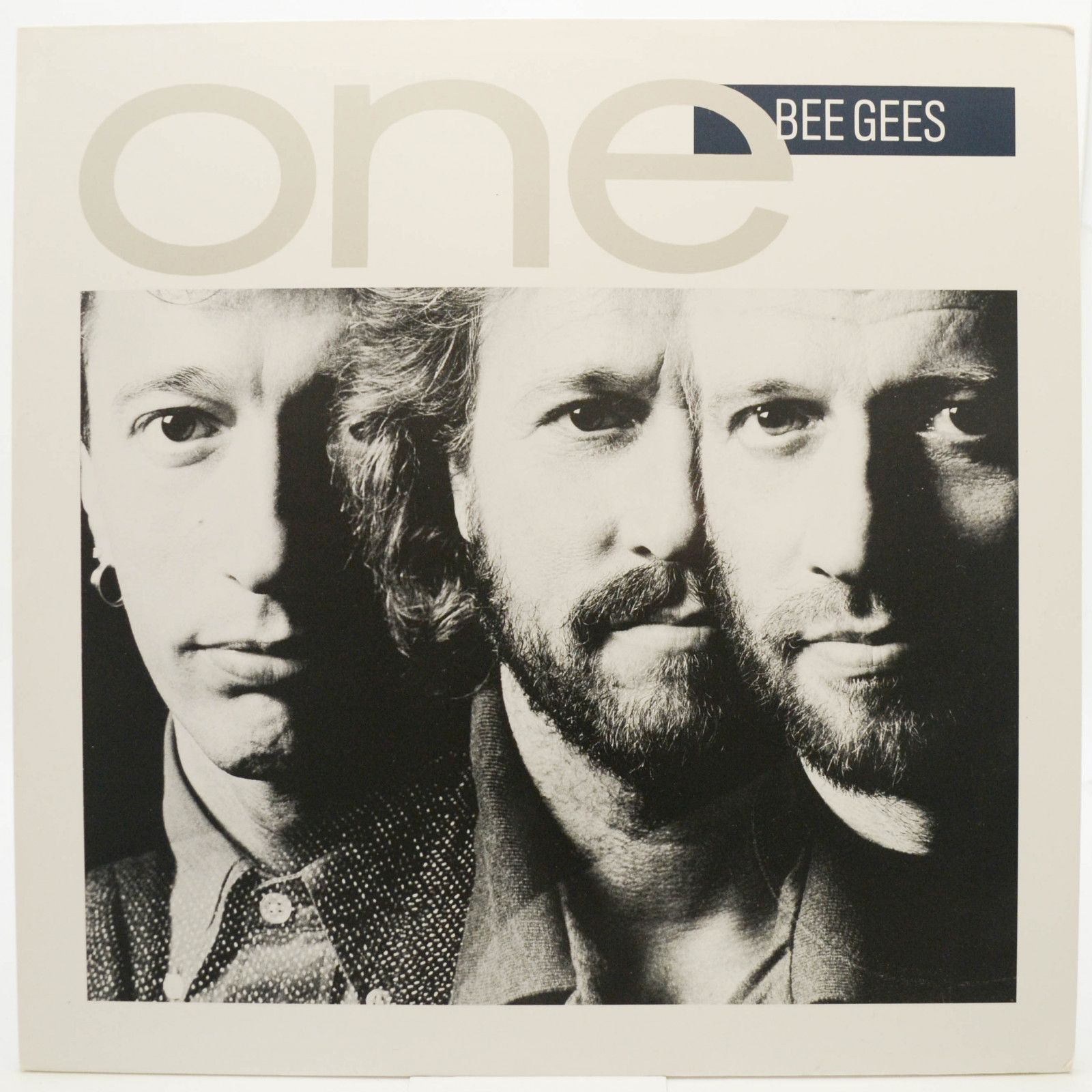 Bee Gees - One, 4899 ₽ купить виниловую пластинку с бесплатной доставкой
